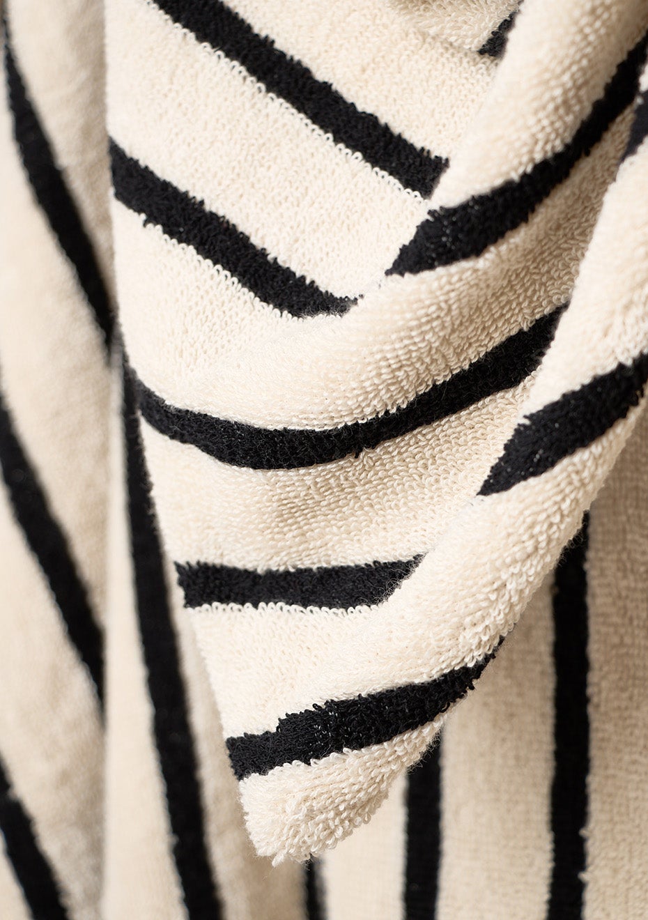 George Collective - Adults Poncho - Black Stripe - Onceit